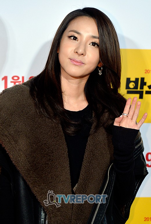 Press Photos: 130102 Goddess Dara Smiling Brightly at “Gangster Shaman ...