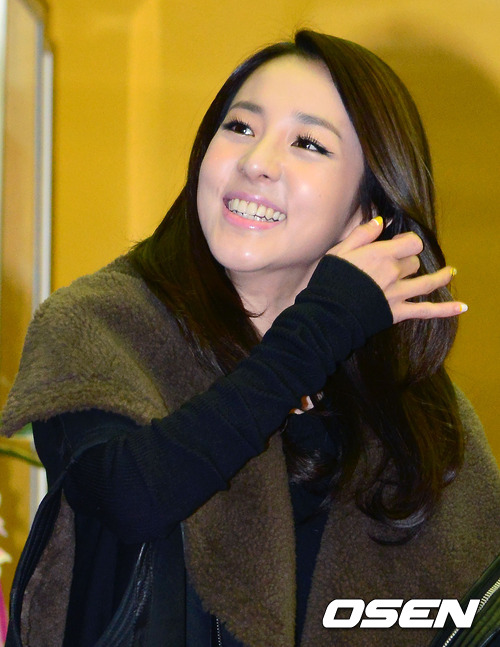 Press Photos: 130102 Goddess Dara Smiling Brightly at “Gangster Shaman ...