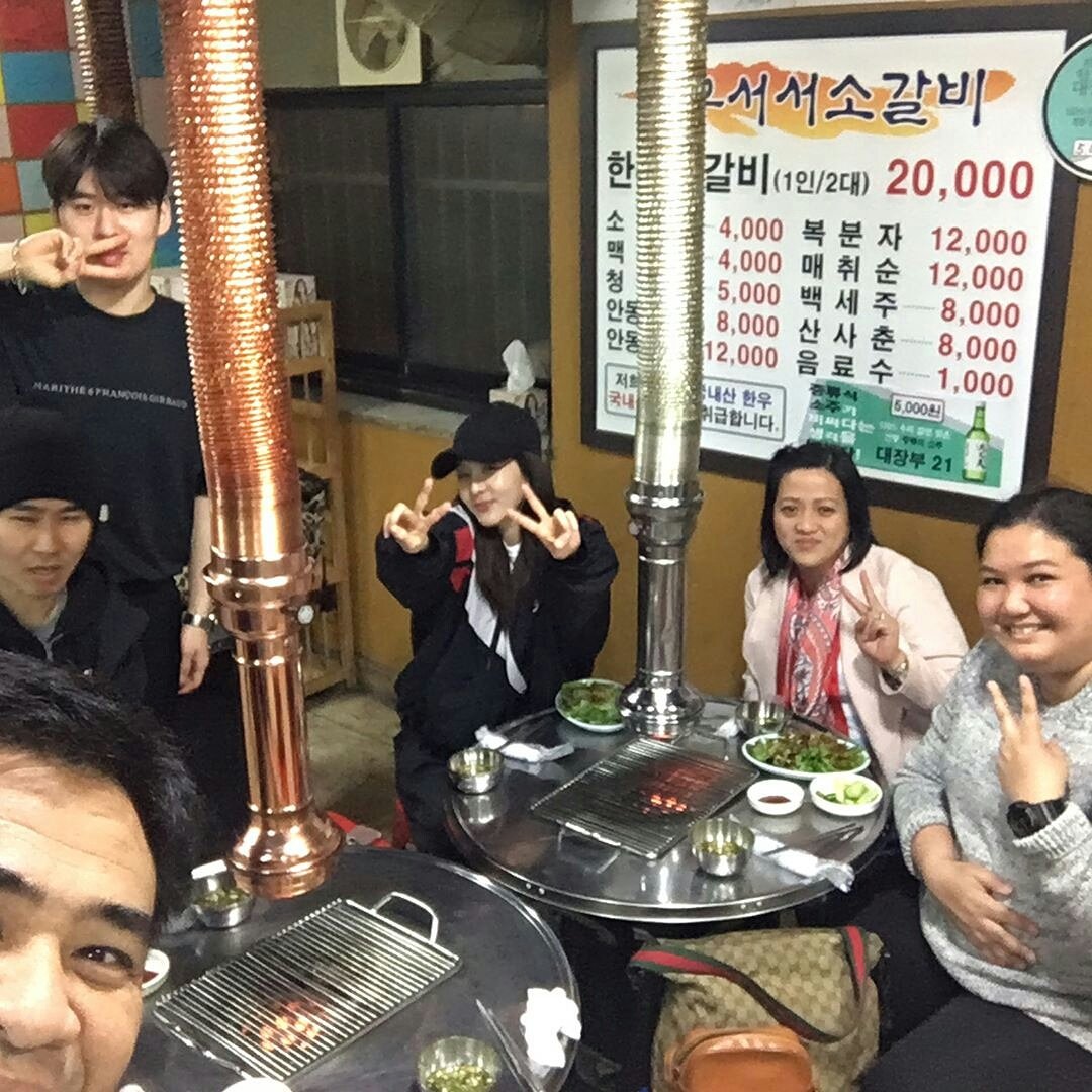 Instagram: All Covered Up Dara eat out with Her Filipino Friends